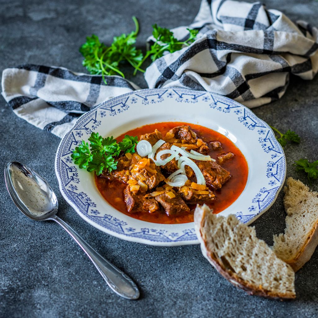 Hovädzí guláš - recept | MORA | MORA